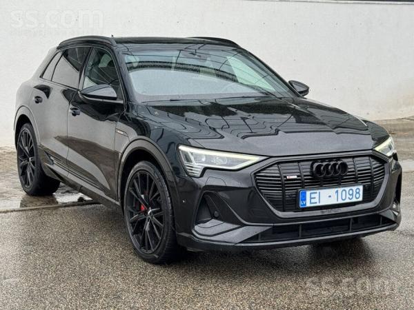 Audi E-Tron 2019 in Riga on AUTOMOTO.COM.LV Black Audi E-Tron 2019 in Riga, with an engine capacity of 0.00 L and mileage of 0 thousand km for 20490 €, photo 3 on AUTOMOTO.COM.LV