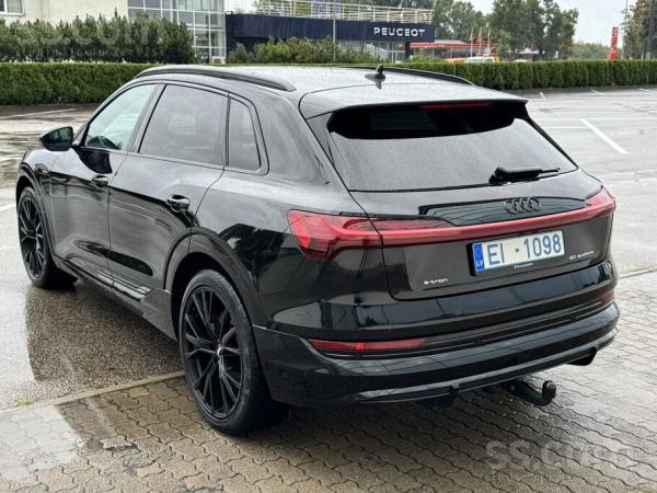 Audi E-Tron 2019 in Riga on AUTOMOTO.COM.LV Black Audi E-Tron 2019 in Riga, with an engine capacity of 0.00 L and mileage of 0 thousand km for 20490 €, photo 4 on AUTOMOTO.COM.LV