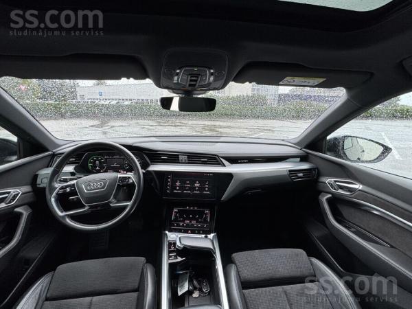 Audi E-Tron 2019 in Riga on AUTOMOTO.COM.LV Black Audi E-Tron 2019 in Riga, with an engine capacity of 0.00 L and mileage of 0 thousand km for 20490 €, photo 7 on AUTOMOTO.COM.LV