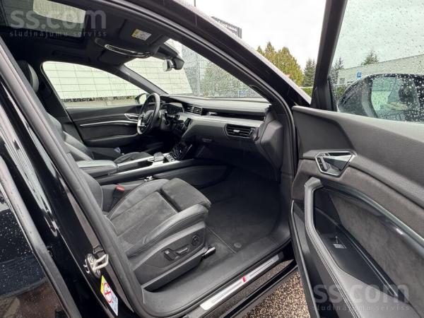 Audi E-Tron 2019 in Riga on AUTOMOTO.COM.LV Black Audi E-Tron 2019 in Riga, with an engine capacity of 0.00 L and mileage of 0 thousand km for 20490 €, photo 8 on AUTOMOTO.COM.LV