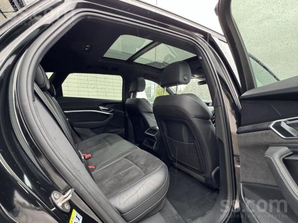 Audi E-Tron 2019 in Riga on AUTOMOTO.COM.LV Black Audi E-Tron 2019 in Riga, with an engine capacity of 0.00 L and mileage of 0 thousand km for 20490 €, photo 10 on AUTOMOTO.COM.LV