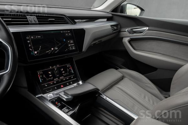 Black Audi E-Tron 2020 in Jelgava, with an engine capacity of 0.00 L and mileage of 108 thousand km for 28000 €, photo 11 on AUTOMOTO.COM.LV
