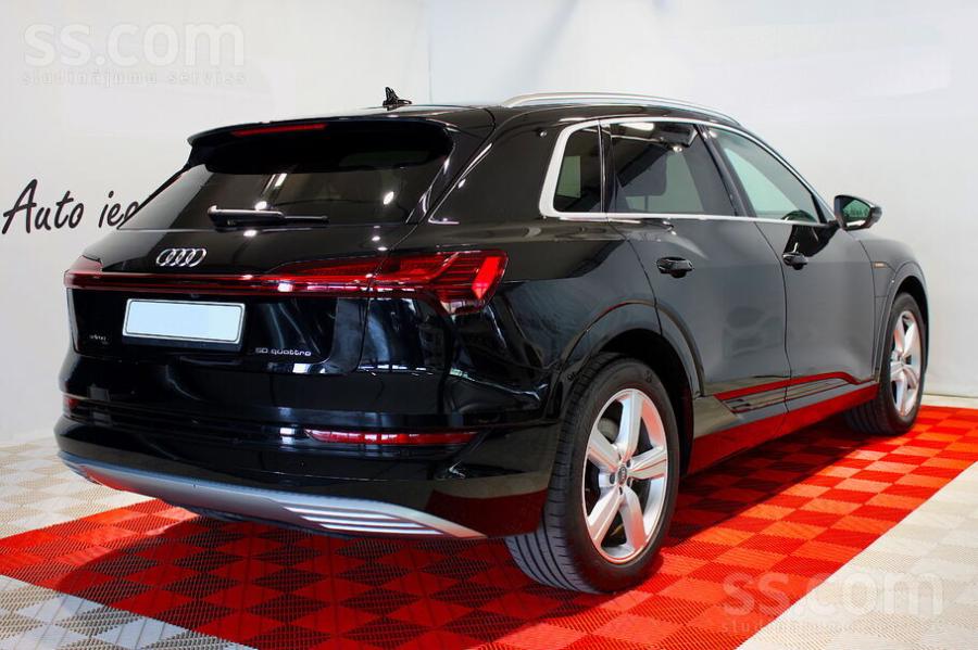 Melns Audi E-Tron 2020 Rīga, ar dzinēja tilpumu 0.00 L un nobraukumu 65 tūkst. km par 35000 €, foto 4 vietnē AUTOMOTO.COM.LV