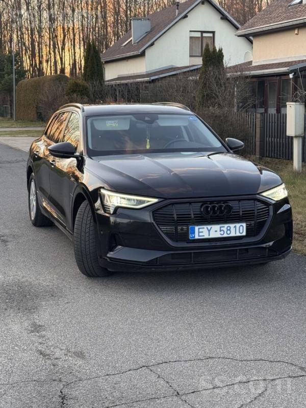 Black Audi E-Tron 2020 in Riga, with an engine capacity of 0.00 L and mileage of 115 thousand km for 22490 €, photo 1 on AUTOMOTO.COM.LV