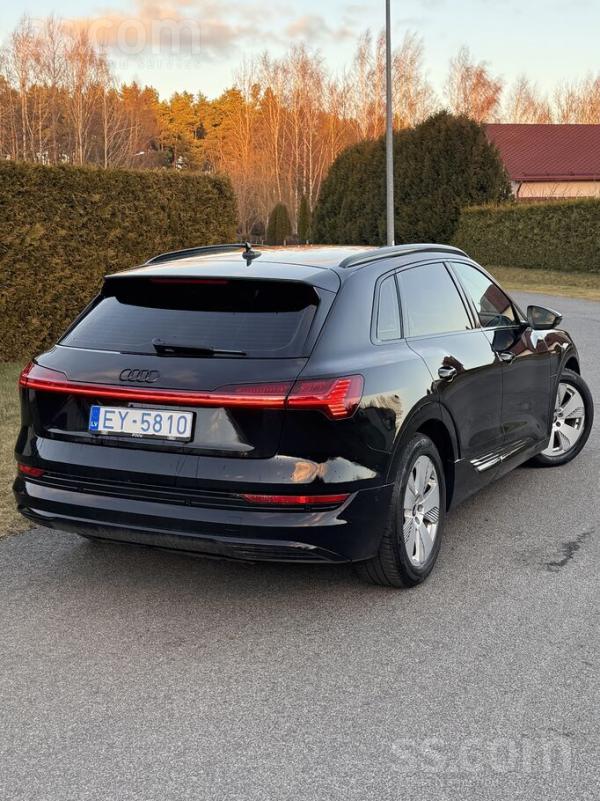 Black Audi E-Tron 2020 in Riga, with an engine capacity of 0.00 L and mileage of 115 thousand km for 22490 €, photo 2 on AUTOMOTO.COM.LV