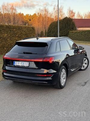 Black Audi E-Tron 2020 in Riga, with an engine capacity of 0.00 L and mileage of 115 thousand km for 22490 €, photo 2 on AUTOMOTO.COM.LV