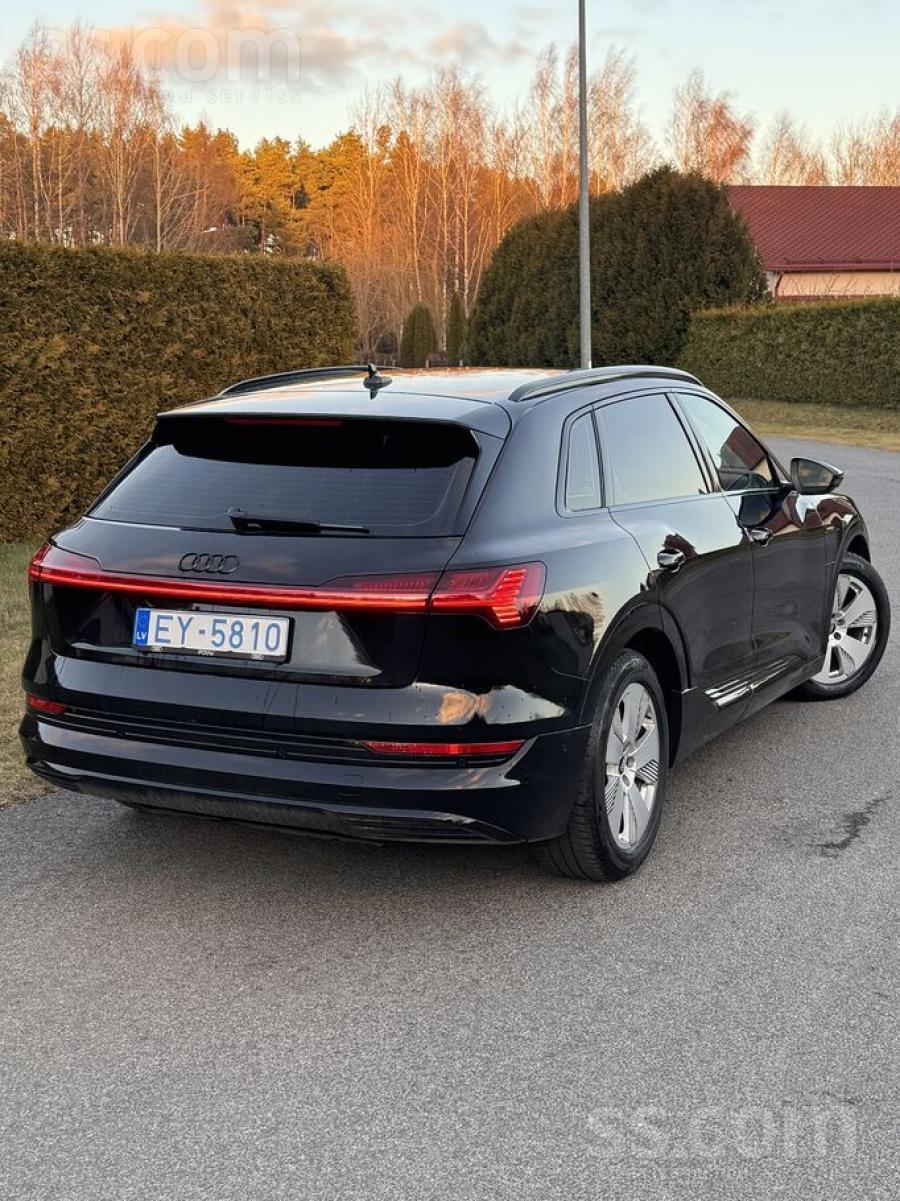 Black Audi E-Tron 2020 in Riga, with an engine capacity of 0.00 L and mileage of 115 thousand km for 22490 €, photo 2 on AUTOMOTO.COM.LV