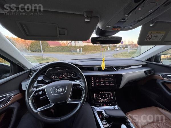 Black Audi E-Tron 2020 in Riga, with an engine capacity of 0.00 L and mileage of 115 thousand km for 22490 €, photo 6 on AUTOMOTO.COM.LV