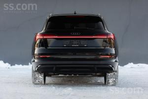 Black Audi E-Tron 2020 in Jelgava, with an engine capacity of 0.00 L and mileage of 152 thousand km for 28500 €, photo 5 on AUTOMOTO.COM.LV