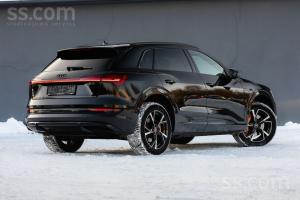 Black Audi E-Tron 2020 in Jelgava, with an engine capacity of 0.00 L and mileage of 152 thousand km for 28500 €, photo 6 on AUTOMOTO.COM.LV
