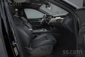 Black Audi E-Tron 2020 in Jelgava, with an engine capacity of 0.00 L and mileage of 152 thousand km for 28500 €, photo 9 on AUTOMOTO.COM.LV