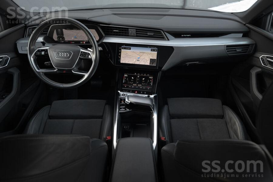 Black Audi E-Tron 2020 in Jelgava, with an engine capacity of 0.00 L and mileage of 152 thousand km for 28500 €, photo 13 on AUTOMOTO.COM.LV