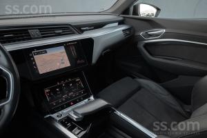 Black Audi E-Tron 2020 in Jelgava, with an engine capacity of 0.00 L and mileage of 152 thousand km for 28500 €, photo 14 on AUTOMOTO.COM.LV