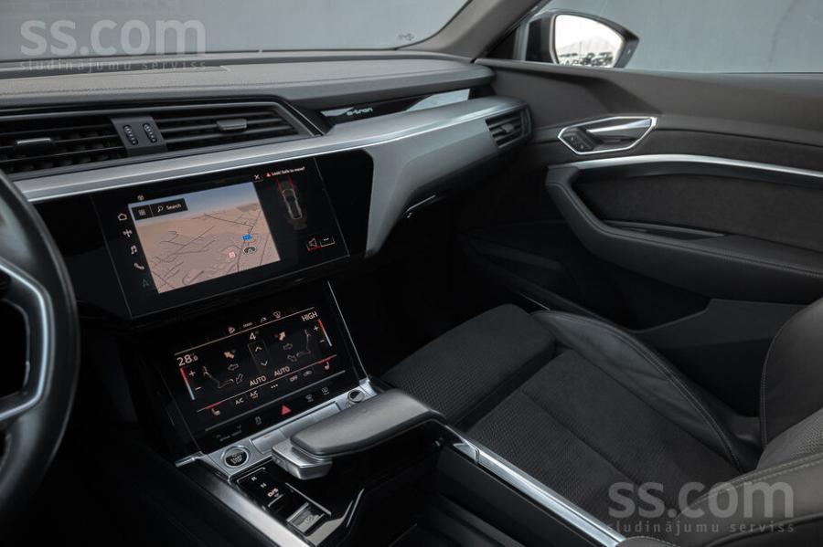 Black Audi E-Tron 2020 in Jelgava, with an engine capacity of 0.00 L and mileage of 152 thousand km for 28500 €, photo 14 on AUTOMOTO.COM.LV