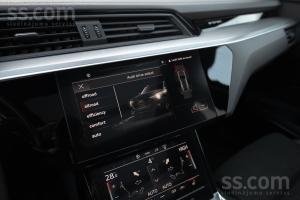 Black Audi E-Tron 2020 in Jelgava, with an engine capacity of 0.00 L and mileage of 152 thousand km for 28500 €, photo 18 on AUTOMOTO.COM.LV