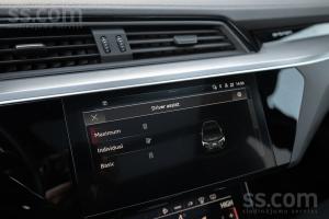 Black Audi E-Tron 2020 in Jelgava, with an engine capacity of 0.00 L and mileage of 152 thousand km for 28500 €, photo 19 on AUTOMOTO.COM.LV
