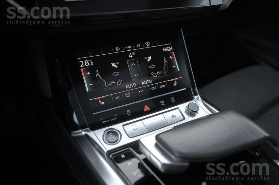 Black Audi E-Tron 2020 in Jelgava, with an engine capacity of 0.00 L and mileage of 152 thousand km for 28500 €, photo 20 on AUTOMOTO.COM.LV
