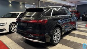 Black Audi E-Tron 2020 in Marupe, with an engine capacity of 0.00 L and mileage of 107 thousand km for 26990 €, photo 4 on AUTOMOTO.COM.LV