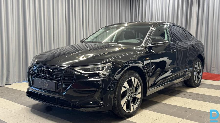 Black Audi E-Tron 2020 in Marupe, with an engine capacity of 0.00 L and mileage of 122 thousand km for 27990 €, photo 1 on AUTOMOTO.COM.LV
