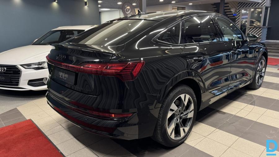 Black Audi E-Tron 2020 in Marupe, with an engine capacity of 0.00 L and mileage of 122 thousand km for 27990 €, photo 3 on AUTOMOTO.COM.LV