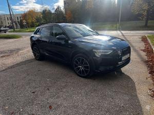 Black Audi E-Tron 2020 in Anyksciai, with an engine capacity of 0.00 L and mileage of 126 thousand km for 33000 €, photo  on AUTOMOTO.COM.LV