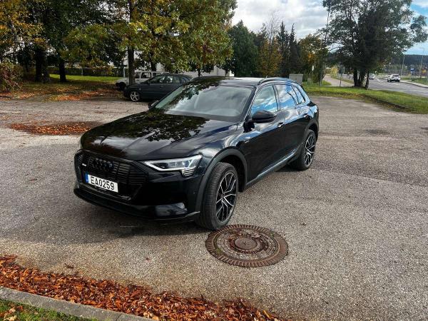 Black Audi E-Tron 2020 in Anyksciai, with an engine capacity of 0.00 L and mileage of 126 thousand km for 33000 €, photo 2 on AUTOMOTO.COM.LV