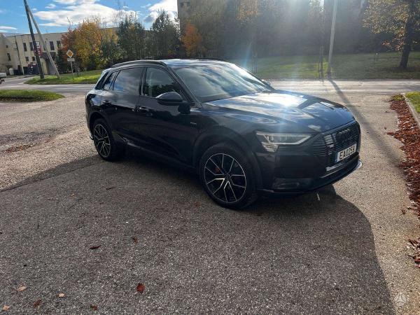 Black Audi E-Tron 2020 in Anyksciai, with an engine capacity of 0.00 L and mileage of 126 thousand km for 33000 €, photo 3 on AUTOMOTO.COM.LV