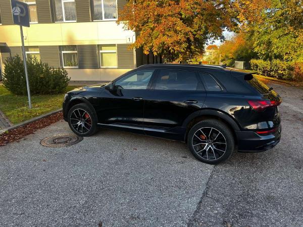 Black Audi E-Tron 2020 in Anyksciai, with an engine capacity of 0.00 L and mileage of 126 thousand km for 33000 €, photo 5 on AUTOMOTO.COM.LV