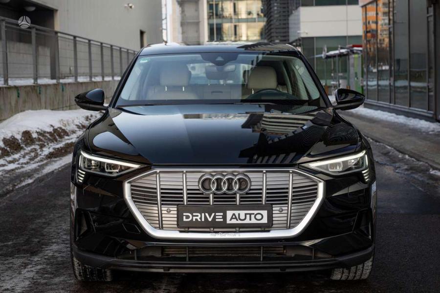 Melns Audi E-Tron 2020 Viļņa, ar dzinēja tilpumu 0.00 L un nobraukumu 102 tūkst. km par 27900 €, foto 4 vietnē AUTOMOTO.COM.LV