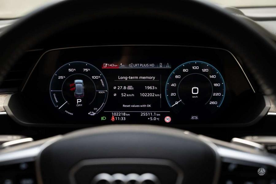 Melns Audi E-Tron 2020 Viļņa, ar dzinēja tilpumu 0.00 L un nobraukumu 102 tūkst. km par 27900 €, foto 24 vietnē AUTOMOTO.COM.LV