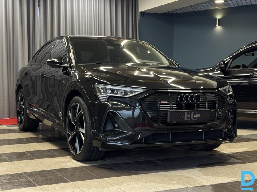 Black Audi E-Tron 2020 in Marupe, with an engine capacity of 0.00 L and mileage of 115 thousand km for 28990 €, photo 3 on AUTOMOTO.COM.LV