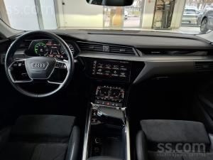 Black Audi E-Tron 2020 in Riga, with an engine capacity of 0.00 L and mileage of 133 thousand km for 27500 €, photo 7 on AUTOMOTO.COM.LV