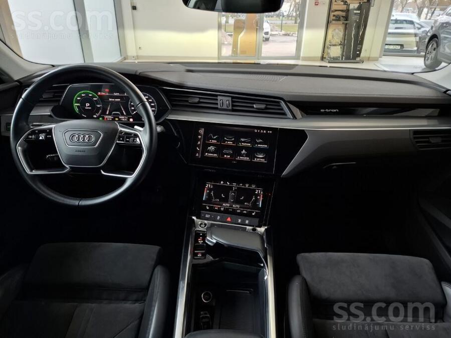 Black Audi E-Tron 2020 in Riga, with an engine capacity of 0.00 L and mileage of 133 thousand km for 27500 €, photo 7 on AUTOMOTO.COM.LV