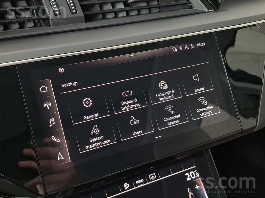 Black Audi E-Tron 2020 in Riga, with an engine capacity of 0.00 L and mileage of 133 thousand km for 27500 €, photo 22 on AUTOMOTO.COM.LV