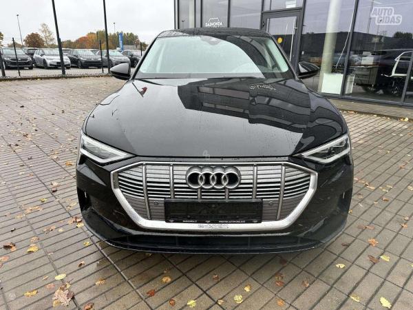 Black Audi E-Tron 2020 in Kaunas, with an engine capacity of 0.00 L and mileage of 168 thousand km for 21700 €, photo 2 on AUTOMOTO.COM.LV