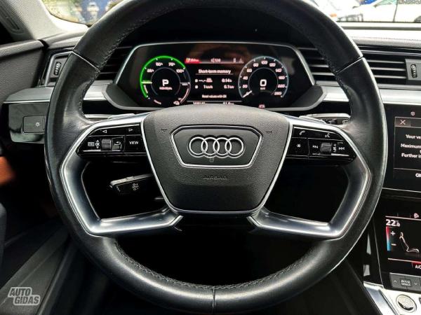 Black Audi E-Tron 2020 in Kaunas, with an engine capacity of 0.00 L and mileage of 168 thousand km for 21700 €, photo 7 on AUTOMOTO.COM.LV