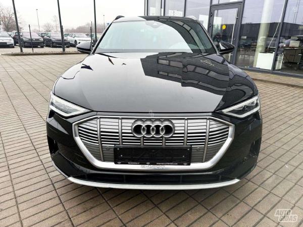 Black Audi E-Tron 2020 in Kaunas, with an engine capacity of 0.00 L and mileage of 175 thousand km for 20900 €, photo 2 on AUTOMOTO.COM.LV