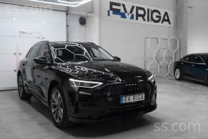 Melns Audi E-Tron 2020 Rīga, ar dzinēja tilpumu 0.00 L un nobraukumu 134 tūkst. km par 25490 €, foto  vietnē AUTOMOTO.COM.LV