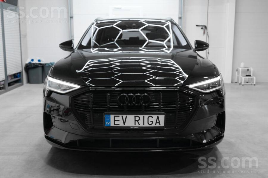 Melns Audi E-Tron 2020 Rīga, ar dzinēja tilpumu 0.00 L un nobraukumu 134 tūkst. km par 25490 €, foto 3 vietnē AUTOMOTO.COM.LV