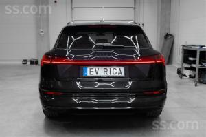 Melns Audi E-Tron 2020 Rīga, ar dzinēja tilpumu 0.00 L un nobraukumu 134 tūkst. km par 25490 €, foto 9 vietnē AUTOMOTO.COM.LV