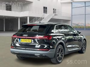 Black Audi E-Tron 2020 in Riga, with an engine capacity of 0.00 L and mileage of 65 thousand km for 25900 €, photo 4 on AUTOMOTO.COM.LV