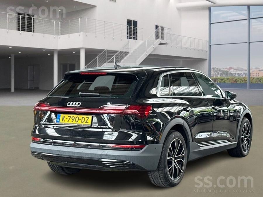 Black Audi E-Tron 2020 in Riga, with an engine capacity of 0.00 L and mileage of 65 thousand km for 25900 €, photo 4 on AUTOMOTO.COM.LV