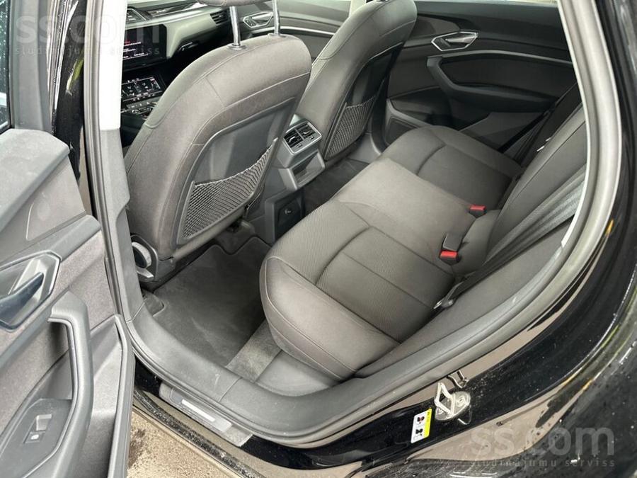 Black Audi E-Tron 2020 in Riga, with an engine capacity of 0.00 L and mileage of 65 thousand km for 25900 €, photo 9 on AUTOMOTO.COM.LV