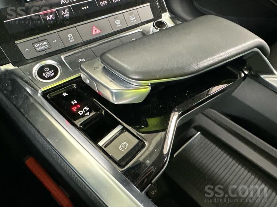 Black Audi E-Tron 2020 in Riga, with an engine capacity of 0.00 L and mileage of 65 thousand km for 25900 €, photo 16 on AUTOMOTO.COM.LV
