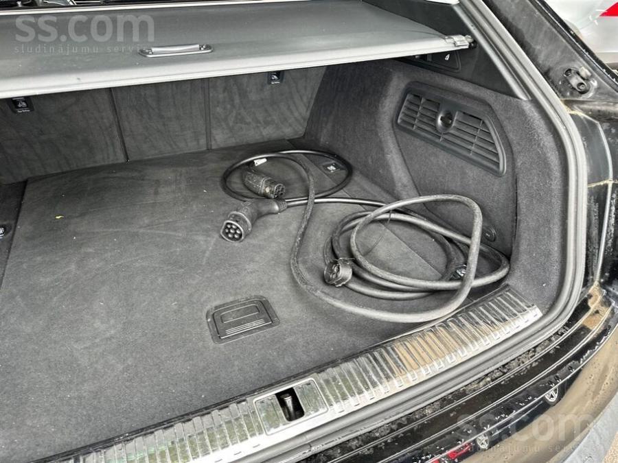 Black Audi E-Tron 2020 in Riga, with an engine capacity of 0.00 L and mileage of 65 thousand km for 25900 €, photo 18 on AUTOMOTO.COM.LV