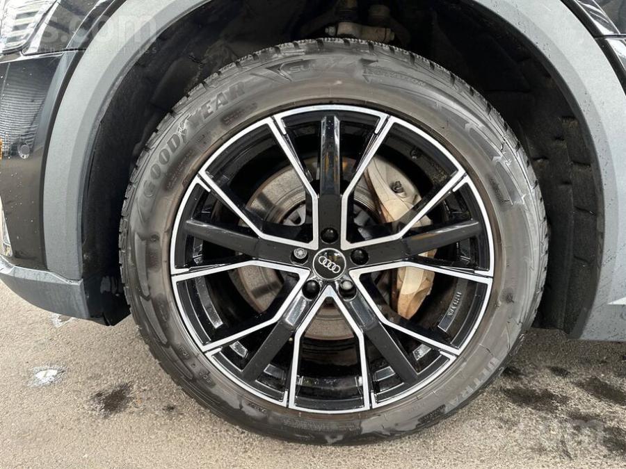 Black Audi E-Tron 2020 in Riga, with an engine capacity of 0.00 L and mileage of 65 thousand km for 25900 €, photo 22 on AUTOMOTO.COM.LV