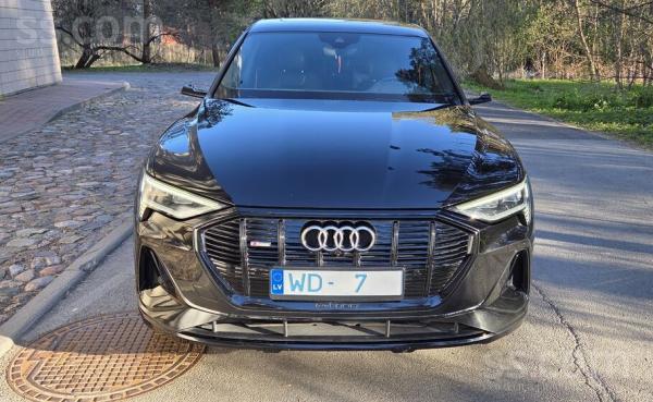 Melns Audi E-Tron 2020 Rīga, ar dzinēja tilpumu 0.00 L un nobraukumu 100 tūkst. km par 30700 €, foto 1 vietnē AUTOMOTO.COM.LV