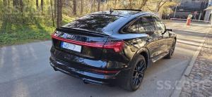 Black Audi E-Tron 2020 in Riga, with an engine capacity of 0.00 L and mileage of 100 thousand km for 30700 €, photo 6 on AUTOMOTO.COM.LV