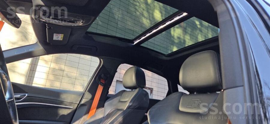Black Audi E-Tron 2020 in Riga, with an engine capacity of 0.00 L and mileage of 100 thousand km for 30700 €, photo 11 on AUTOMOTO.COM.LV