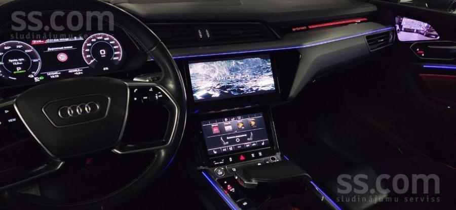 Black Audi E-Tron 2020 in Riga, with an engine capacity of 0.00 L and mileage of 100 thousand km for 30700 €, photo 14 on AUTOMOTO.COM.LV